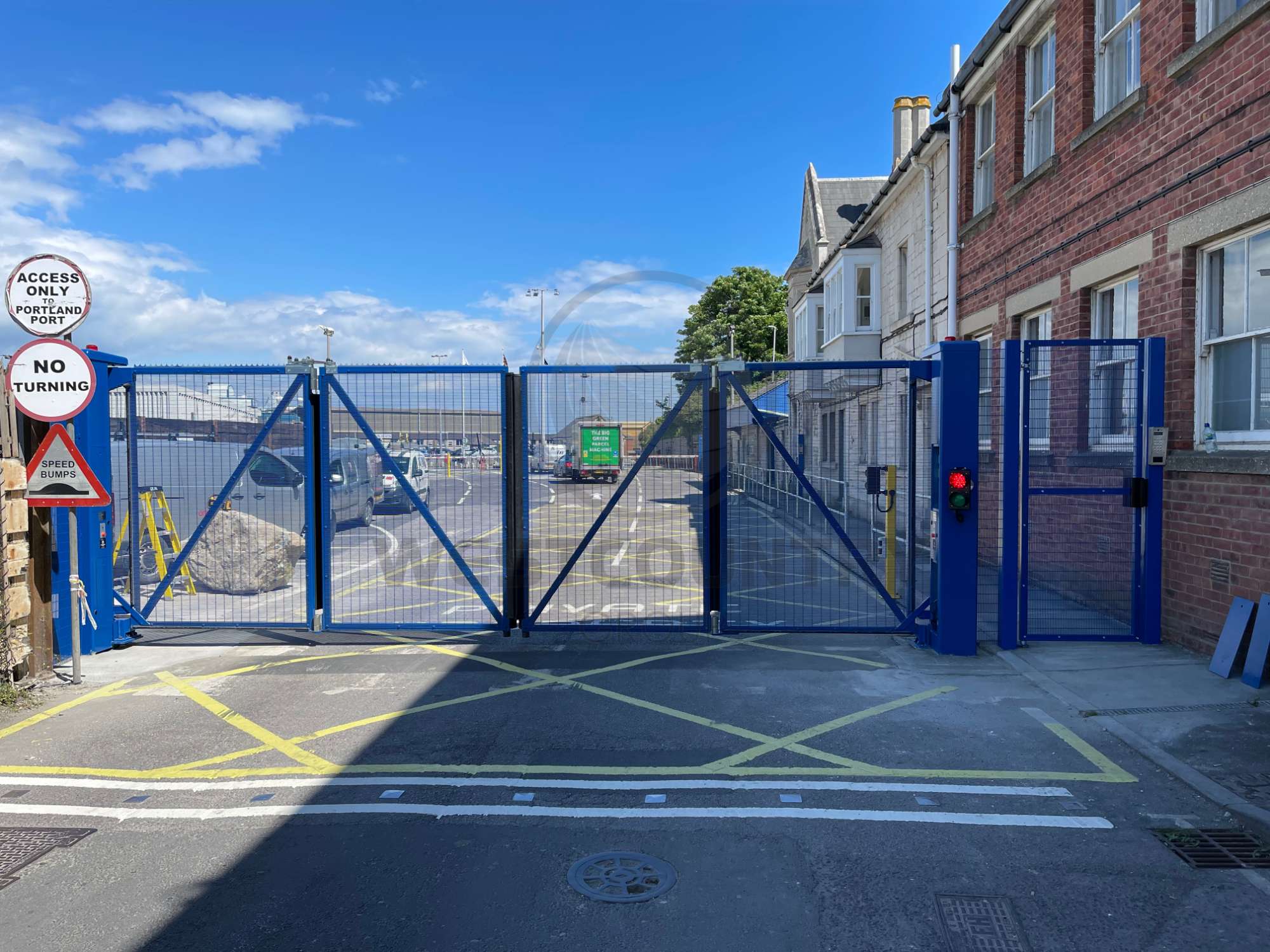 Bi-Fold Gates | Efficient & Space-Saving Commercial Gate Solutions